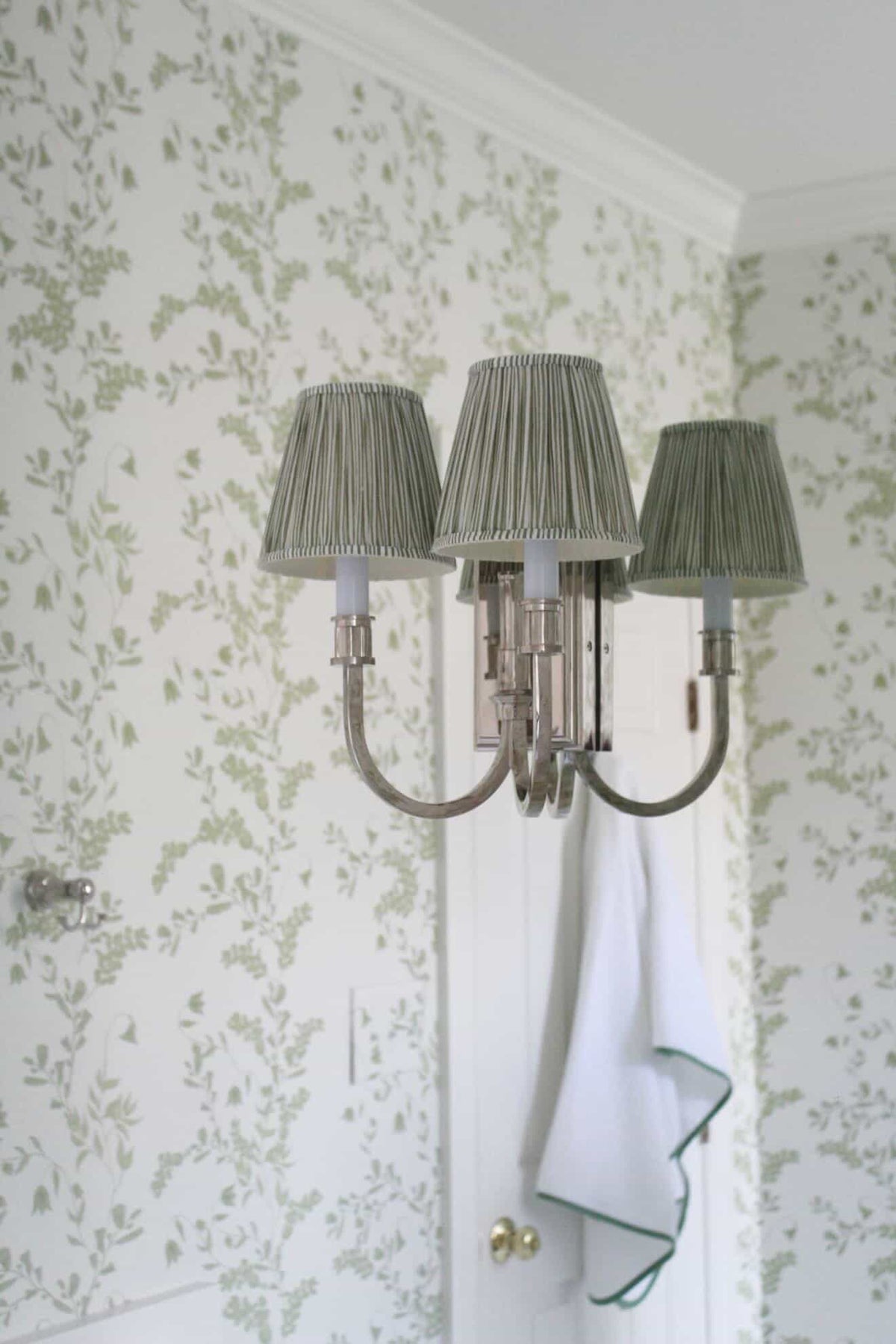 Ruth in Green Wallpaper – Jordan Connelly Studio